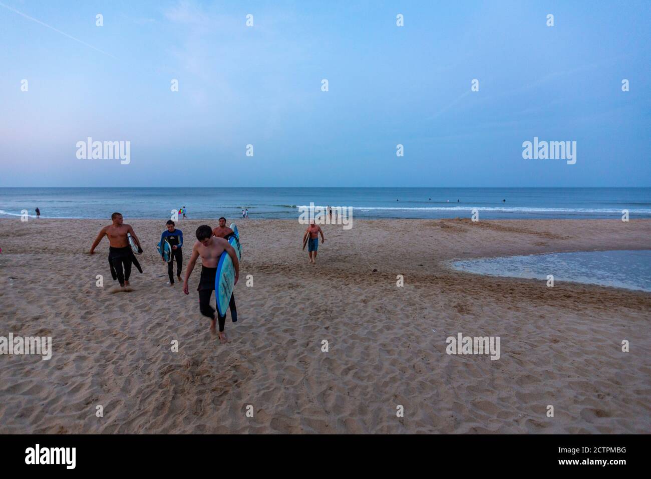 Surfers with their board leaving Marconi Beach, Eastham, Cape Cod ...