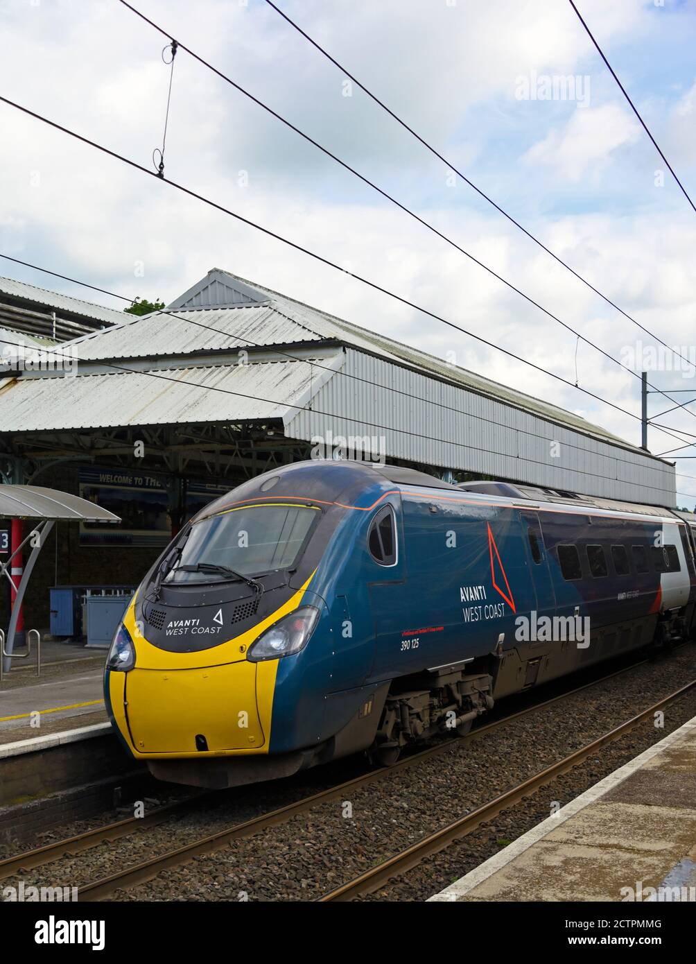 Avanti West Coast Pendolino 390 125. Oxenholme Lake District Station ...