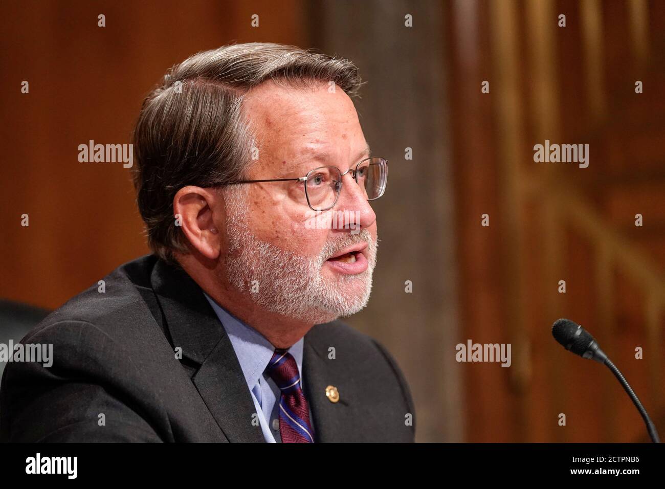 Peters asks questions hi-res stock photography and images - Alamy