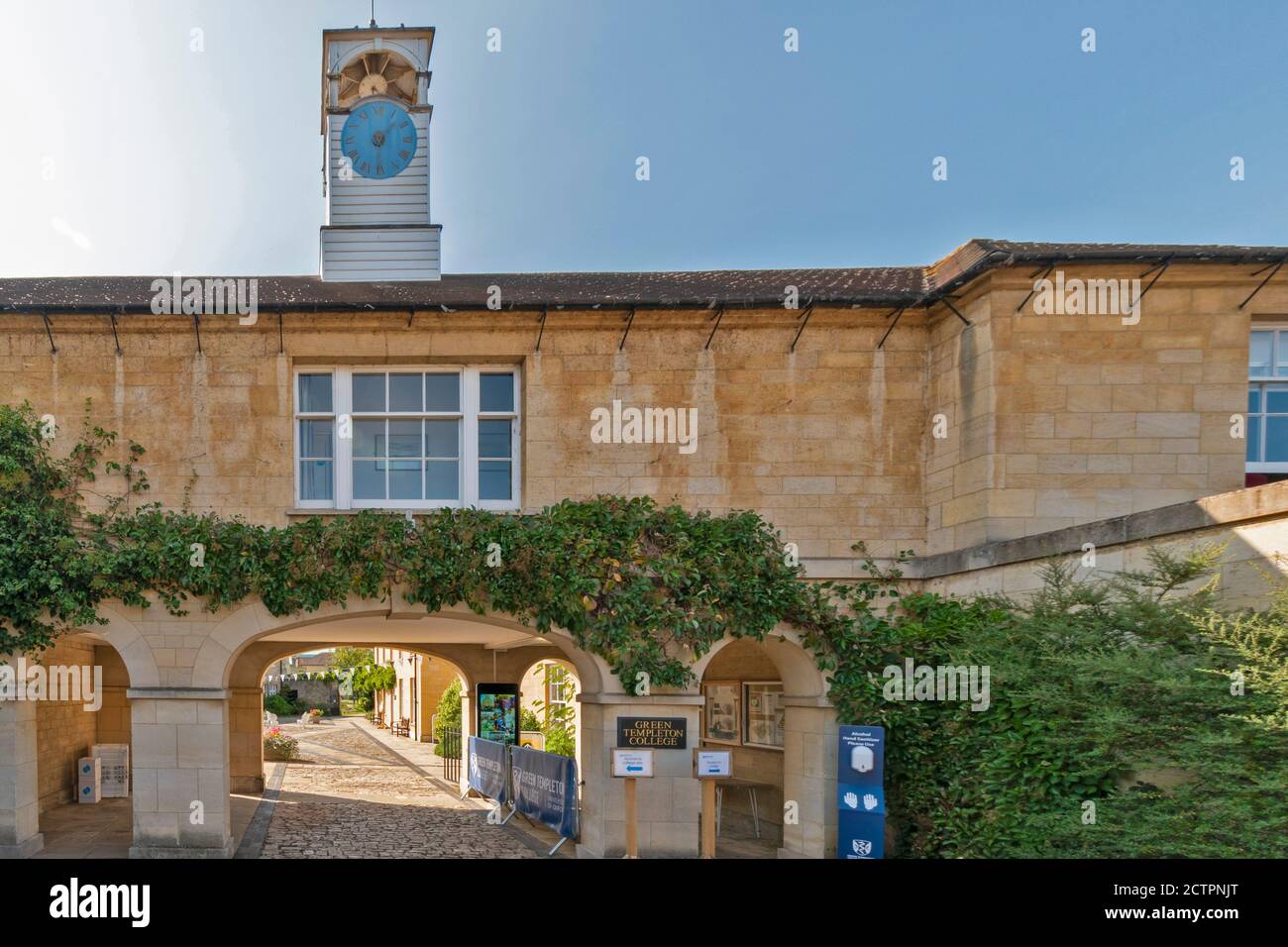 OXFORD CITY ENGLAND THE RADCLIFFE OBSERVATORY QUARTER ENTRANCE TO GREEN ...