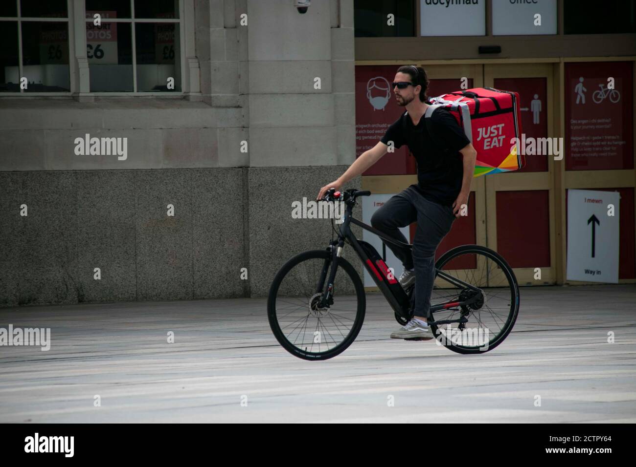 Just eat gig economy hi-res stock photography and images - Alamy