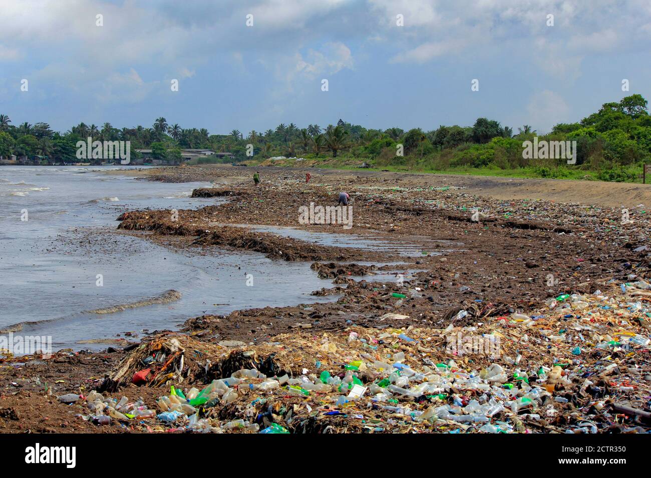 Sea Pollution: Garbage dumped in the Sri Lankan Sea near Colombo. women ...