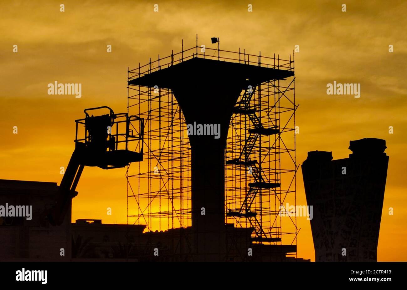 Qatar construction scaffold building site hi-res stock photography and ...