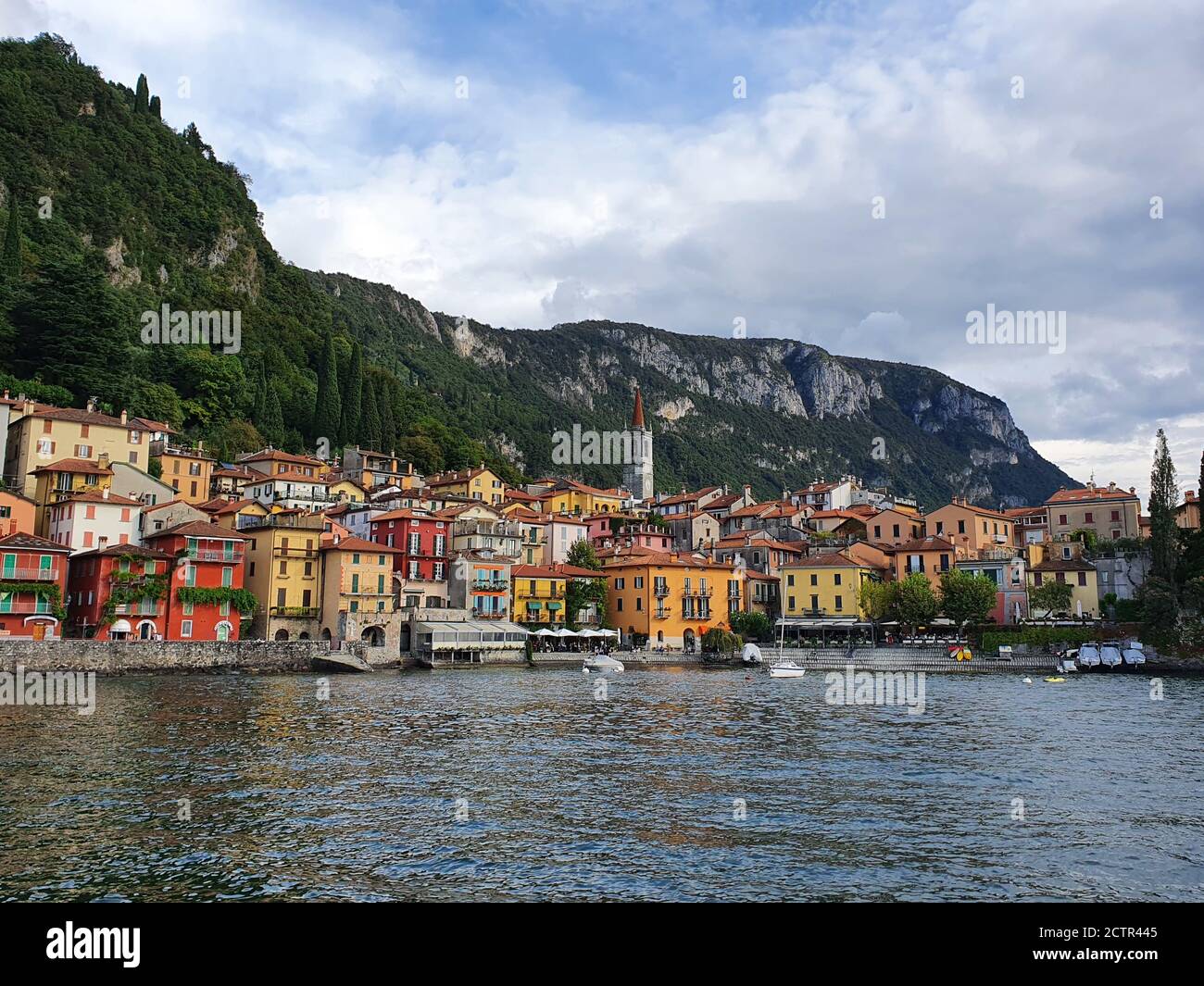 Mesmerizing scenery of the most beautiful lake in Italy, Lago di Como ...