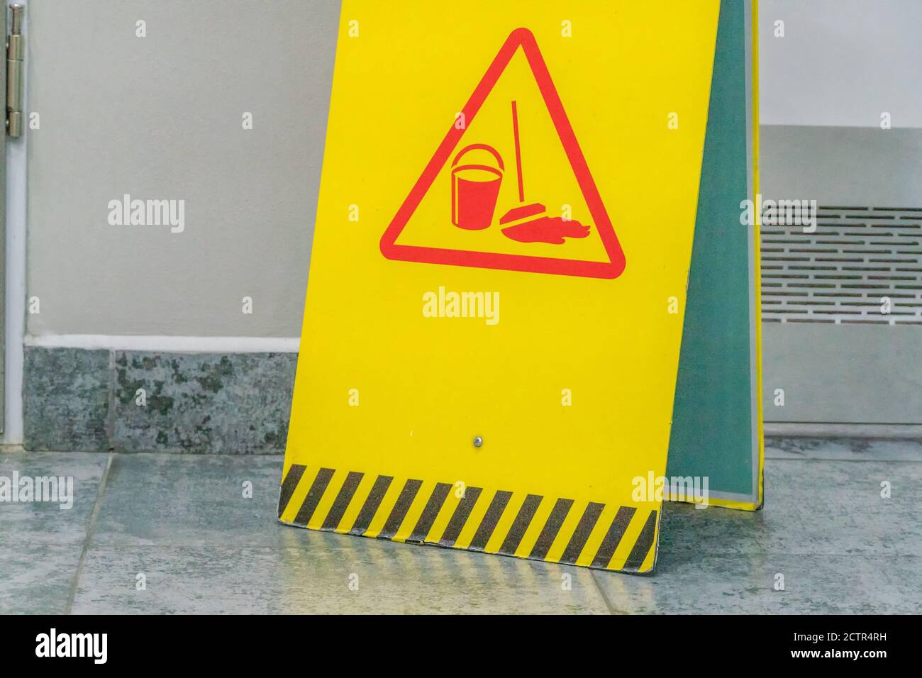 yellow warning sign "cleaning" close-up Stock Photo - Alamy