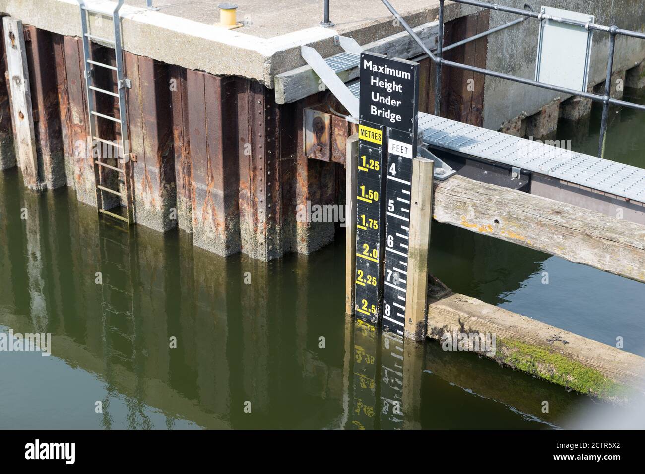 Nautical tidaal height gauge showing the current depth of the water ...