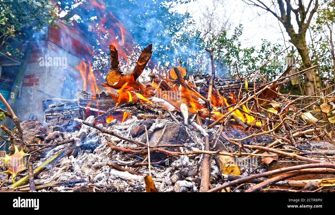 Small garden bonfire close up Stock Photo - Alamy