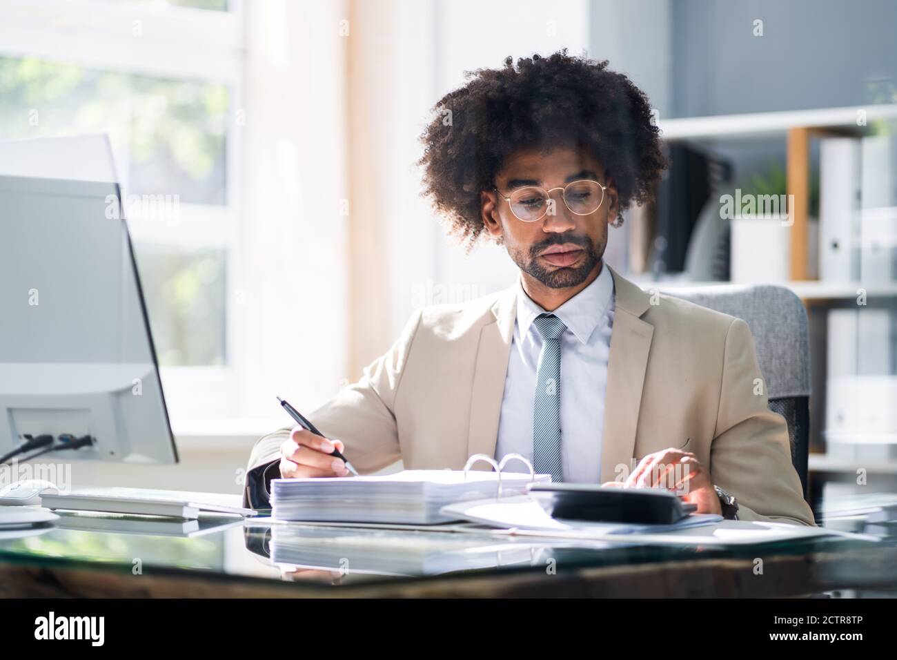 African american male manager hi-res stock photography and images - Alamy