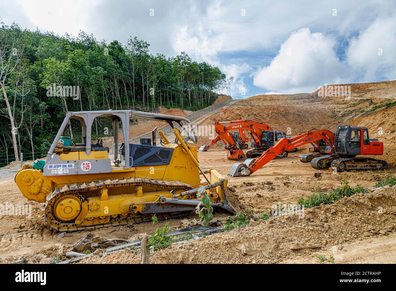 Sigapon, Sabah, Malaysia: KOMATSU Bulldozer and HITACHI excavators in ...
