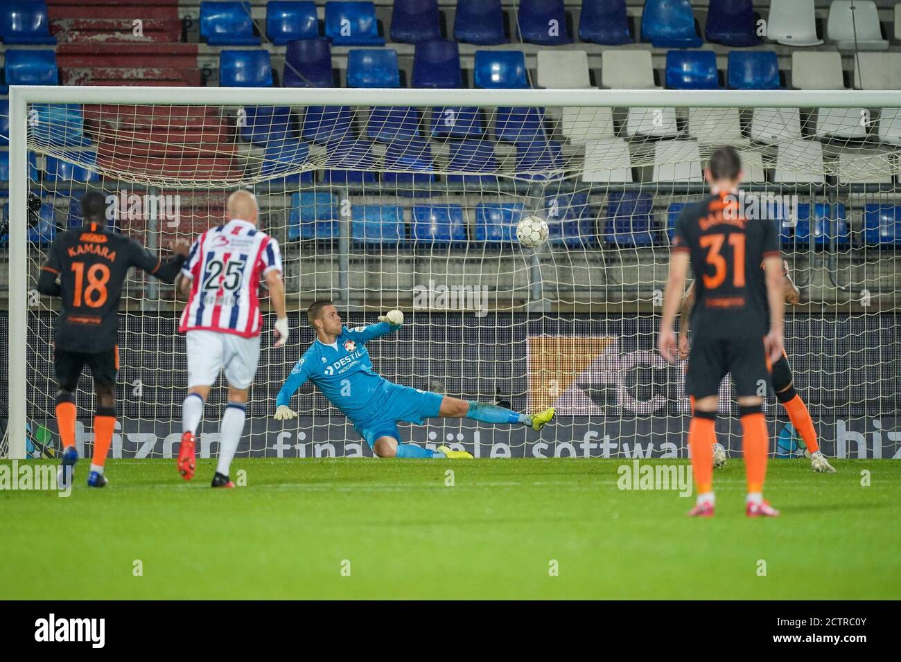 TILBURG, NETHERLANDS - SEPTEMBER 24: goalkeeper Robbin Ruiter of Willem ...
