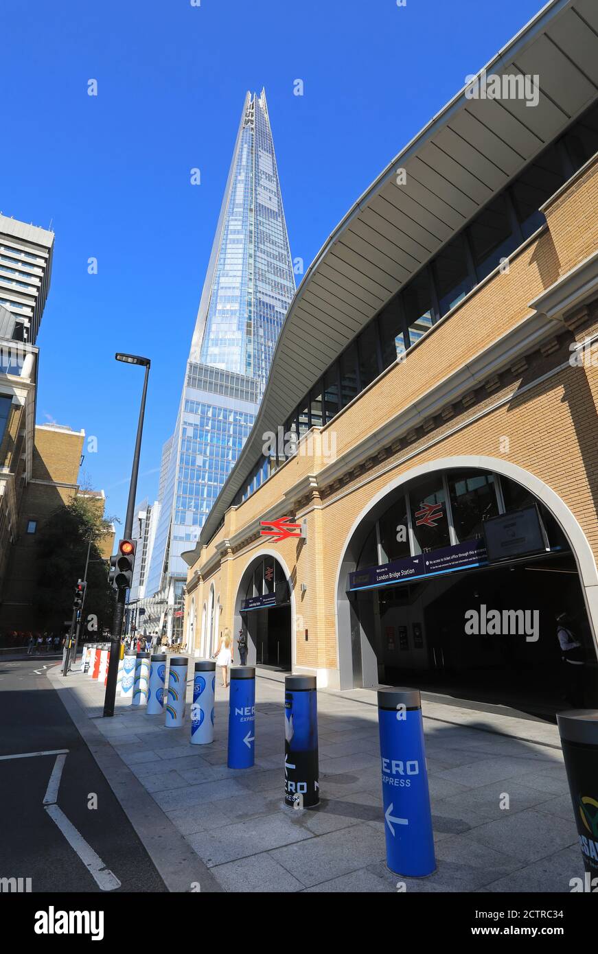 London bridge train station hi-res stock photography and images - Alamy
