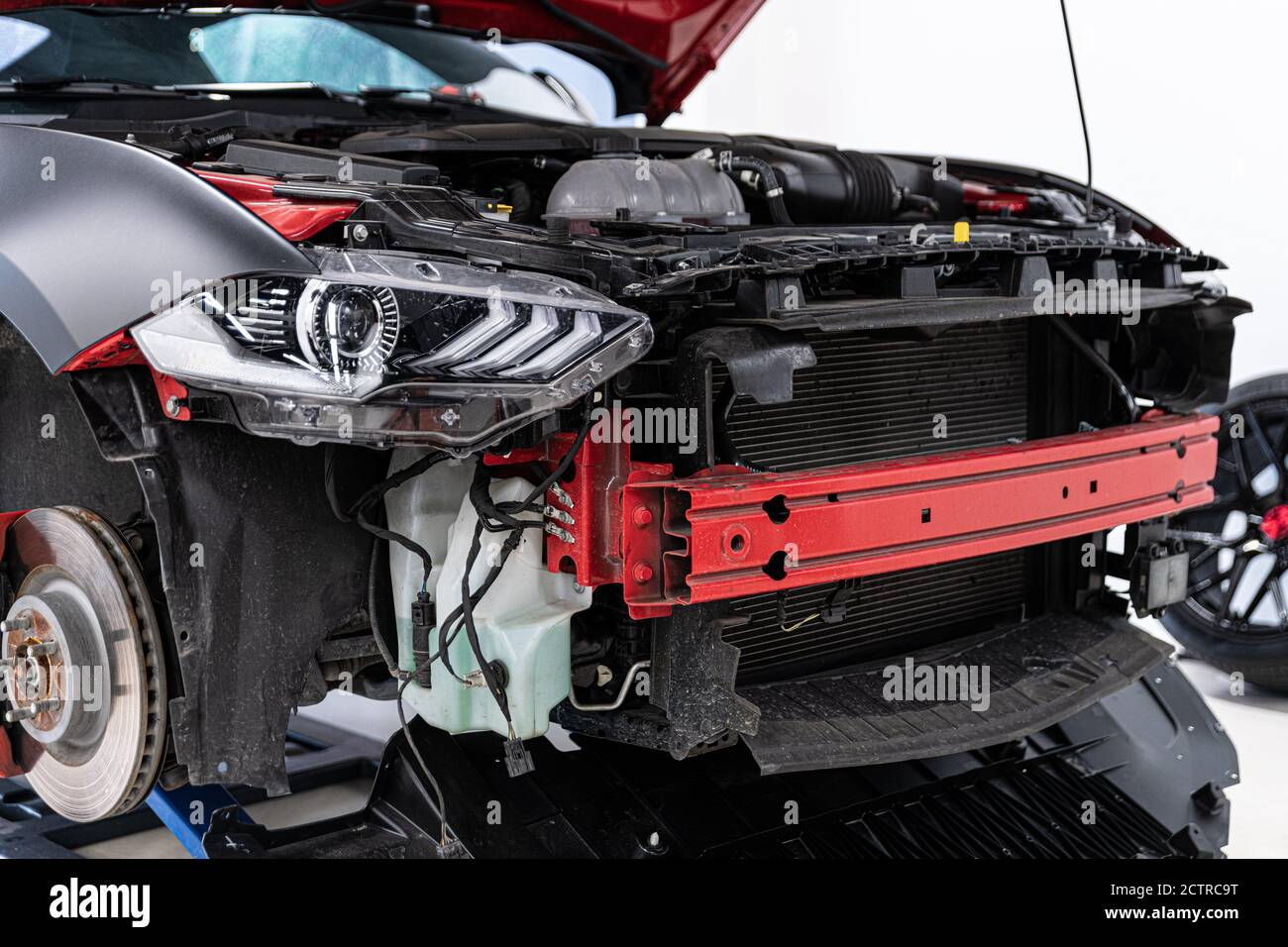 Sports car in service hi-res stock photography and images - Alamy