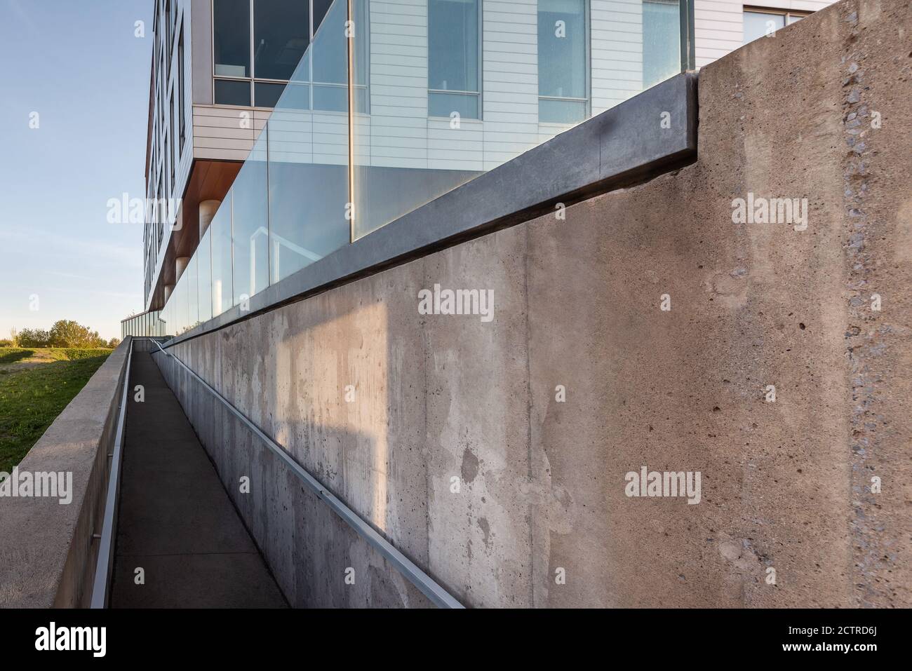 Concrete access ramp hi-res stock photography and images - Alamy