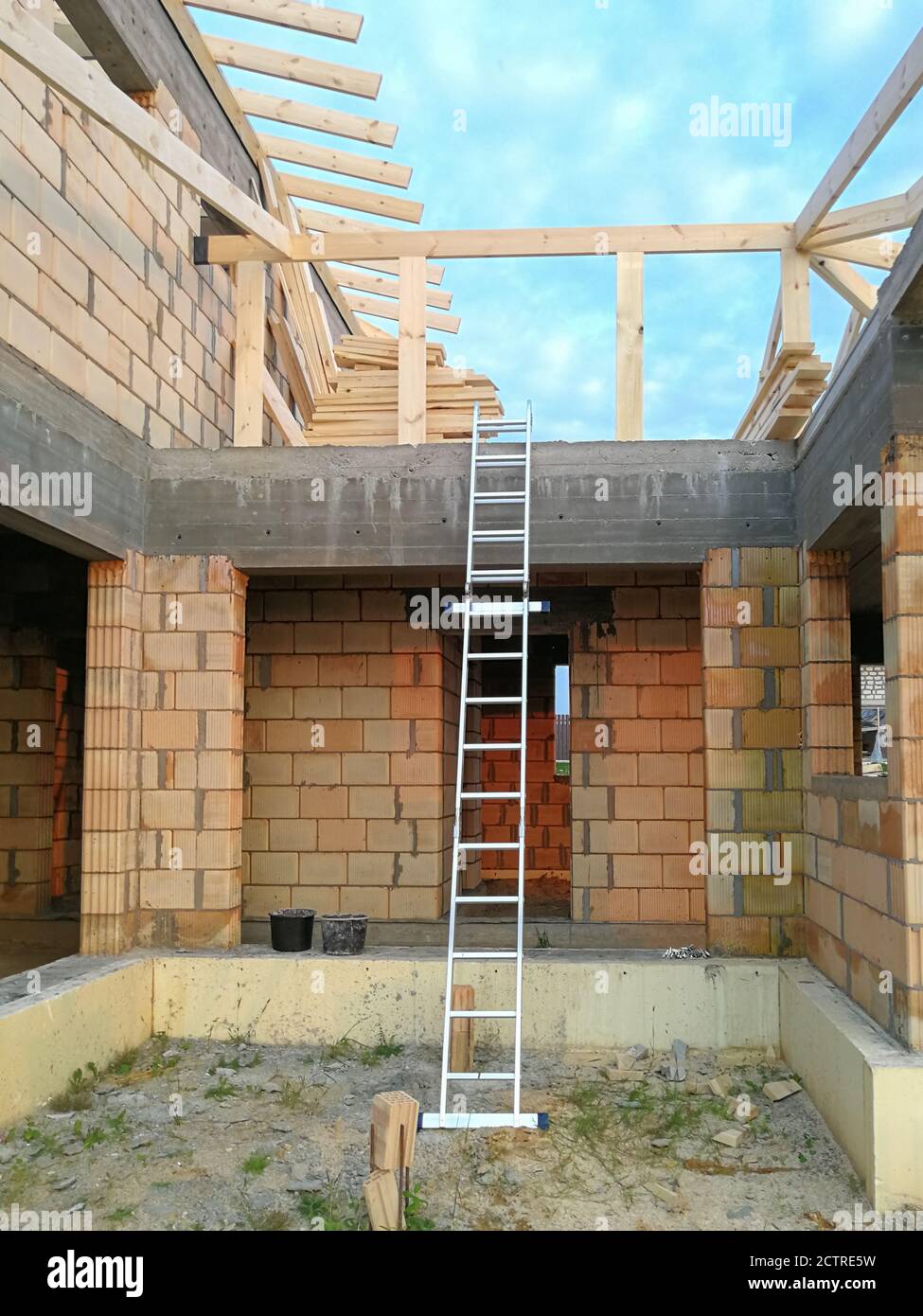 Brick wall in construction progress hi-res stock photography and images ...