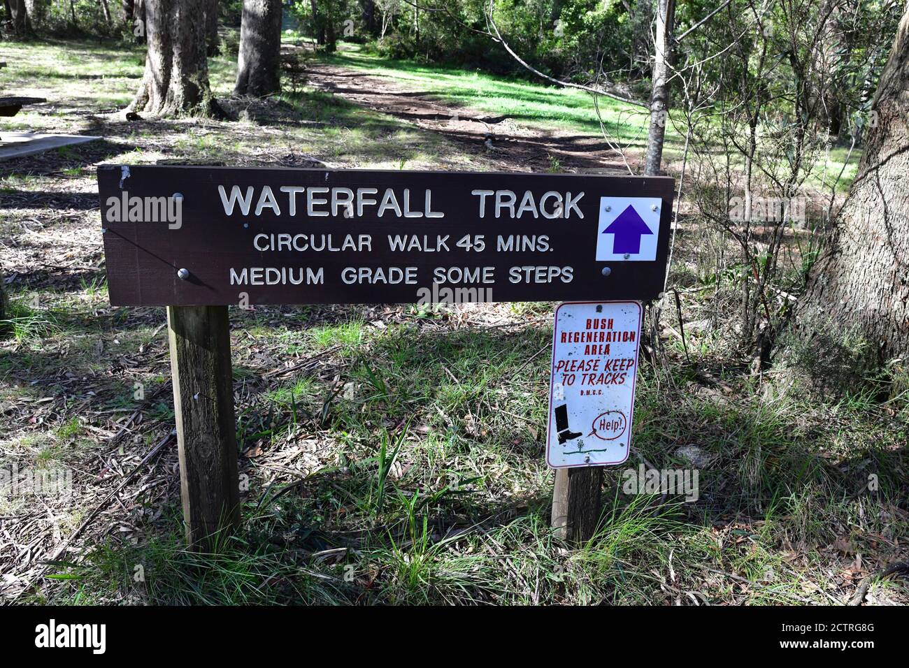 Australia walking track sign hi-res stock photography and images - Alamy