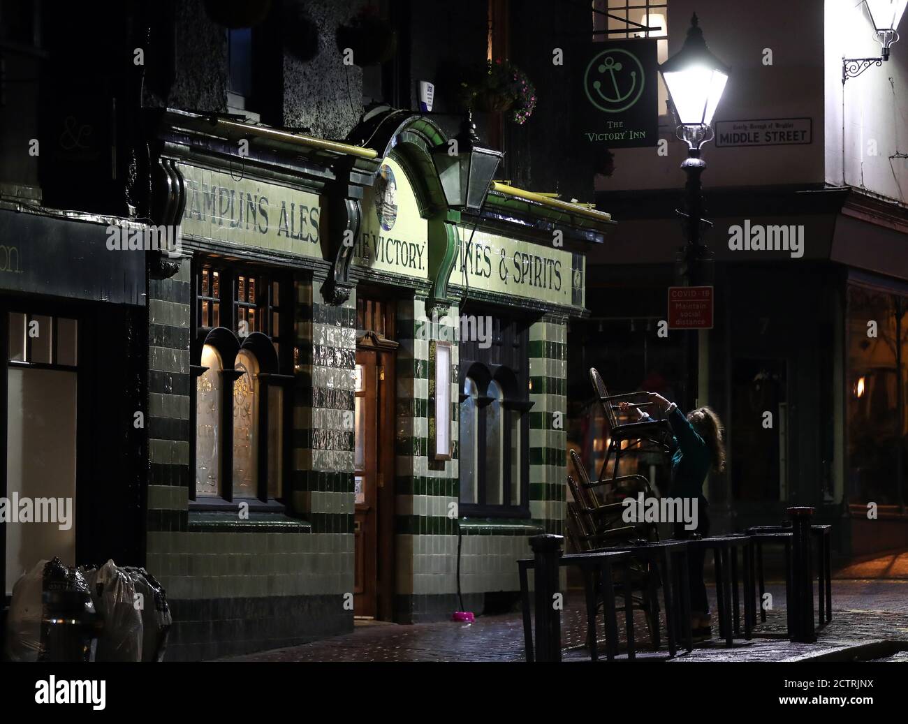 Barmaid uk hi-res stock photography and images - Alamy