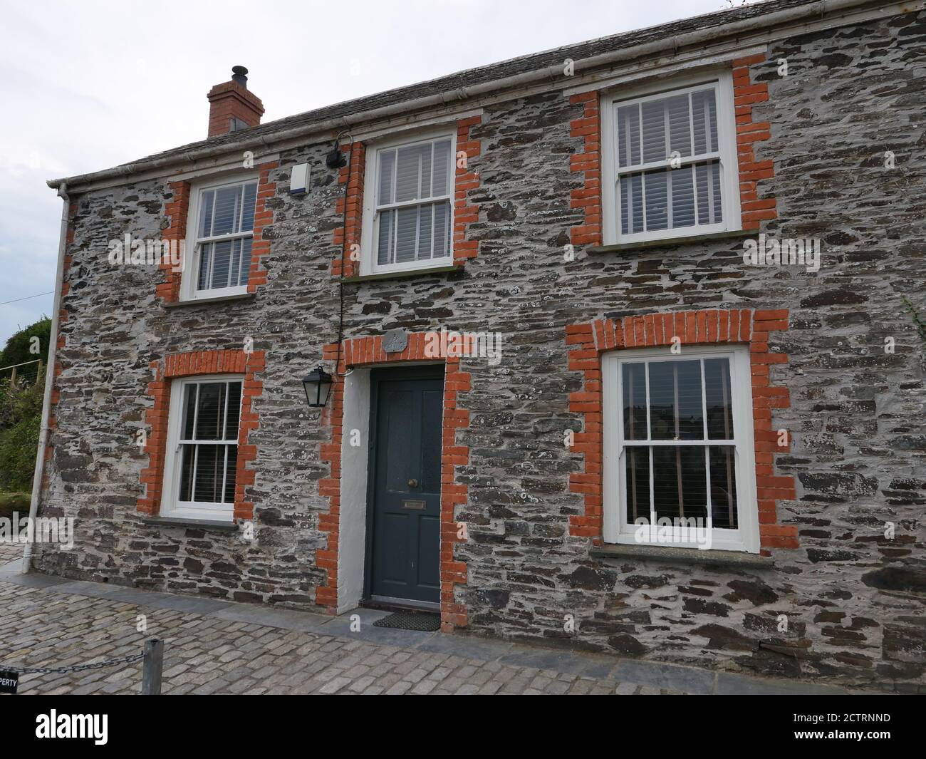 Port issac doc martin house hi-res stock photography and images - Alamy