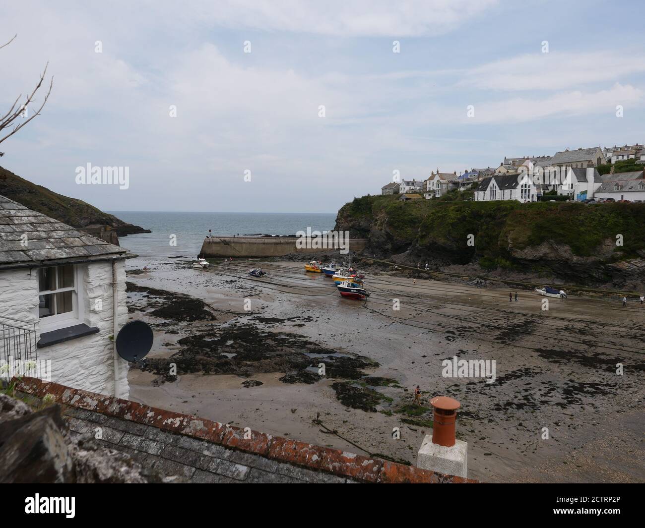 Port issac doc martin house hi-res stock photography and images - Alamy