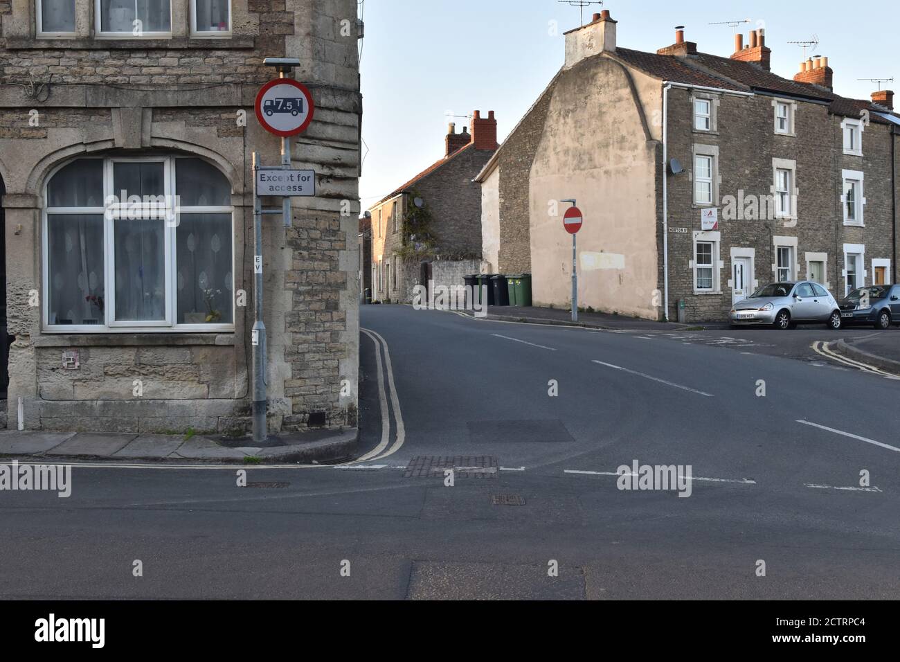 The junction of Robin's Lane and Broadway in Frome, Somerset Stock ...