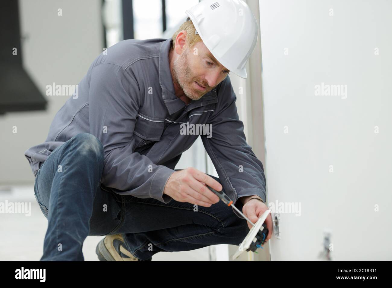 Installs socket hi-res stock photography and images - Alamy
