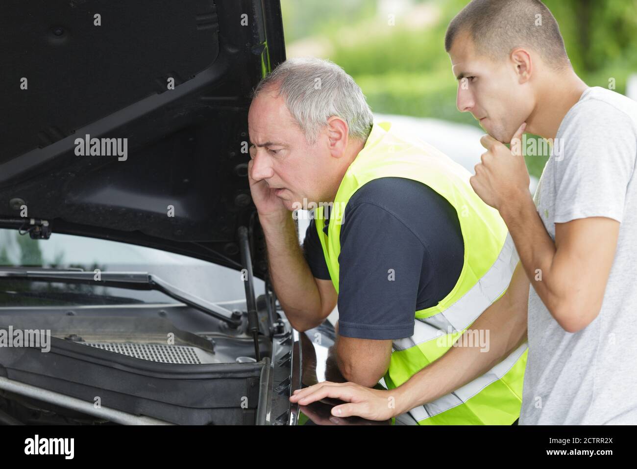 man calling after vehicle breakdown Stock Photo - Alamy