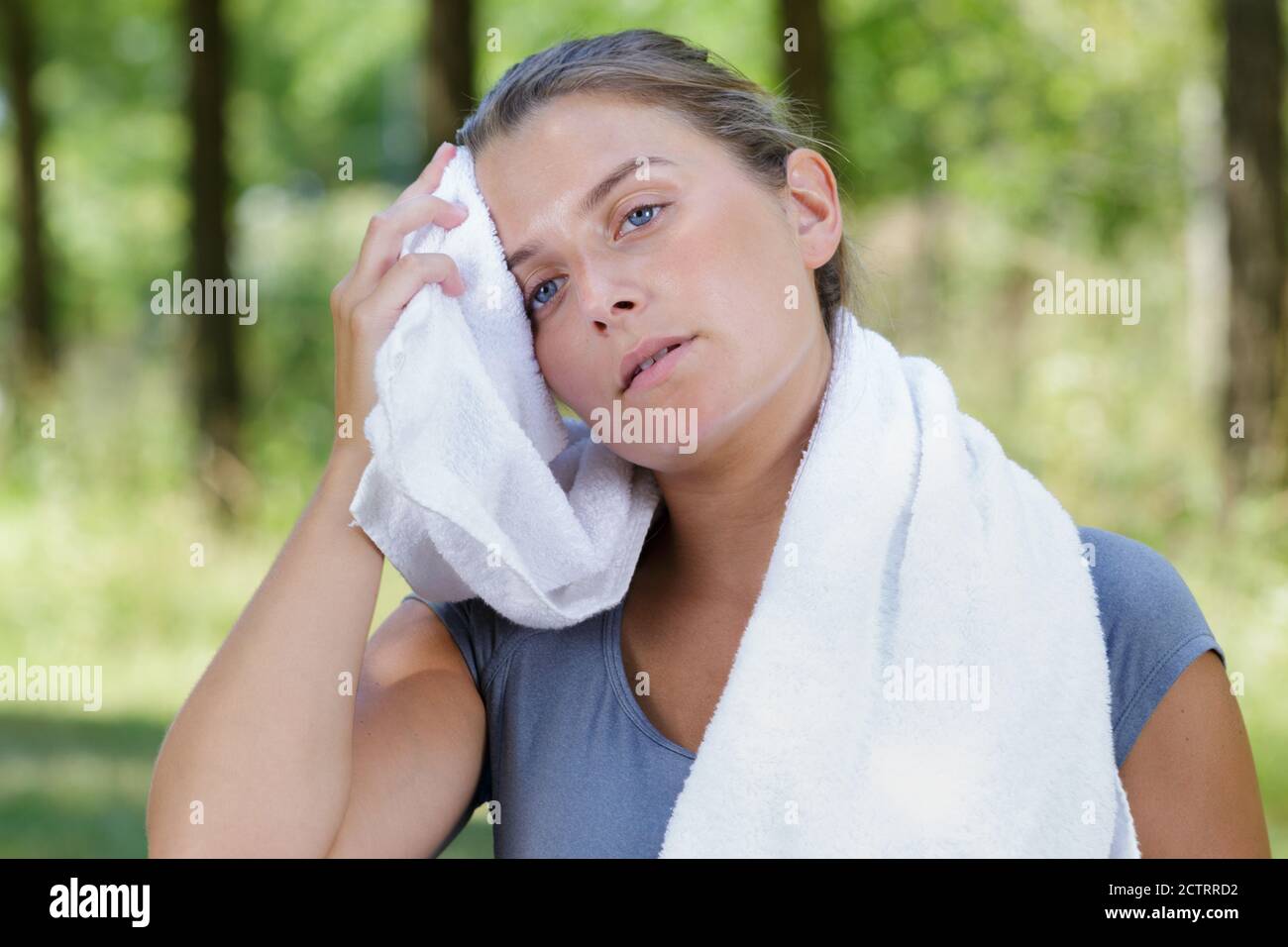 woman wiper he sweat after exercise Stock Photo - Alamy