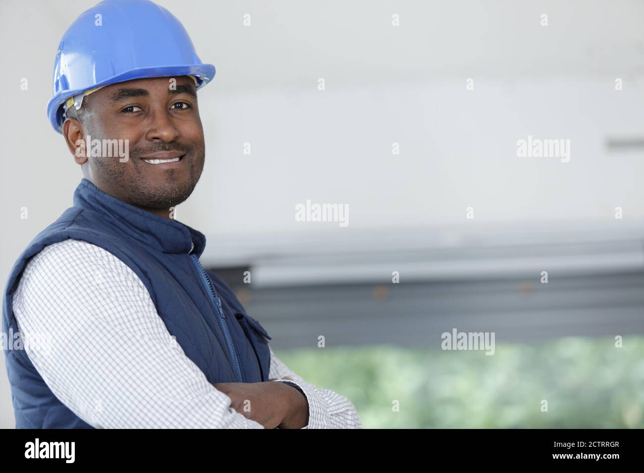 portrait of a male builder Stock Photo - Alamy