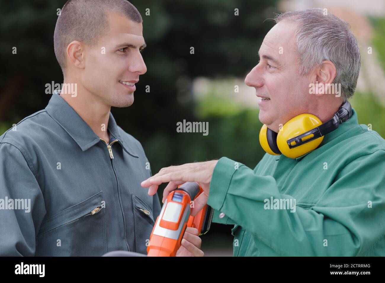 Gardeners potted tree hi-res stock photography and images - Alamy