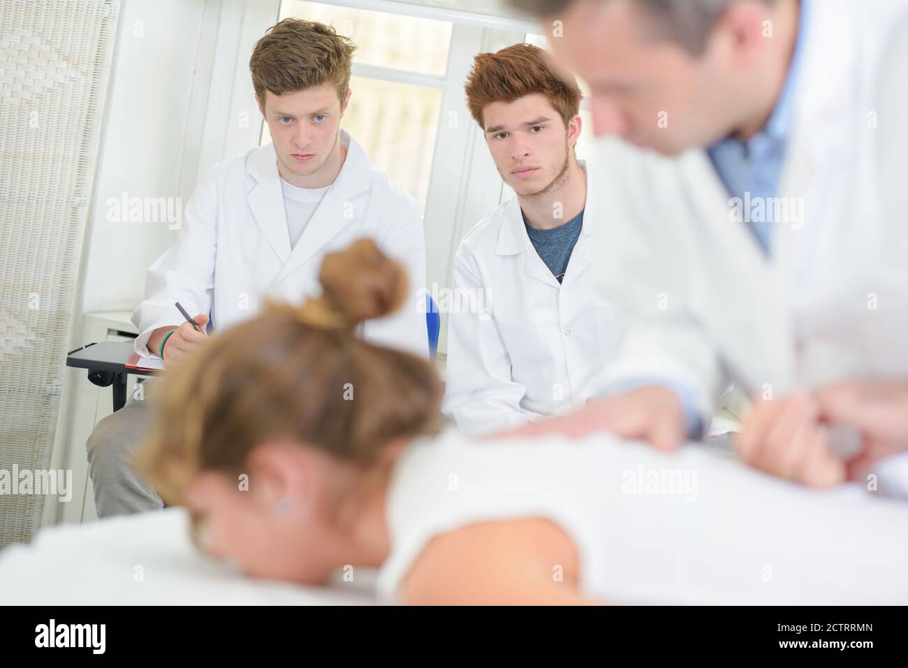 Patients watching hi-res stock photography and images - Alamy