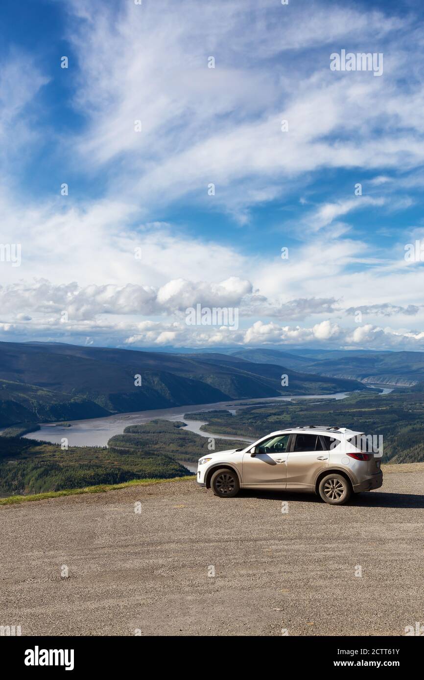 Suv car on a mountain top hi-res stock photography and images - Alamy