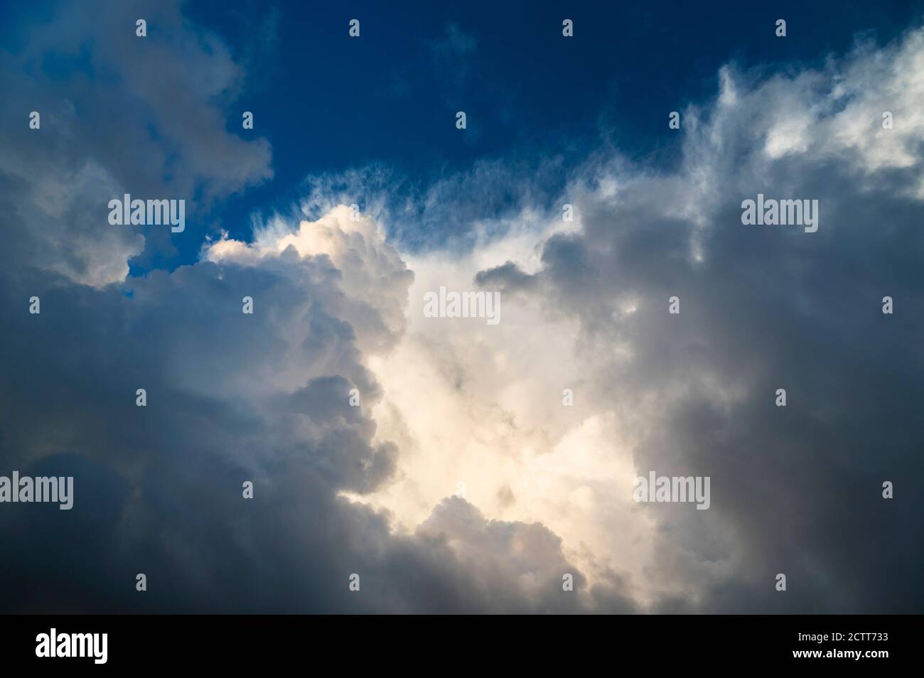 Clouds lit by sun hi-res stock photography and images - Alamy