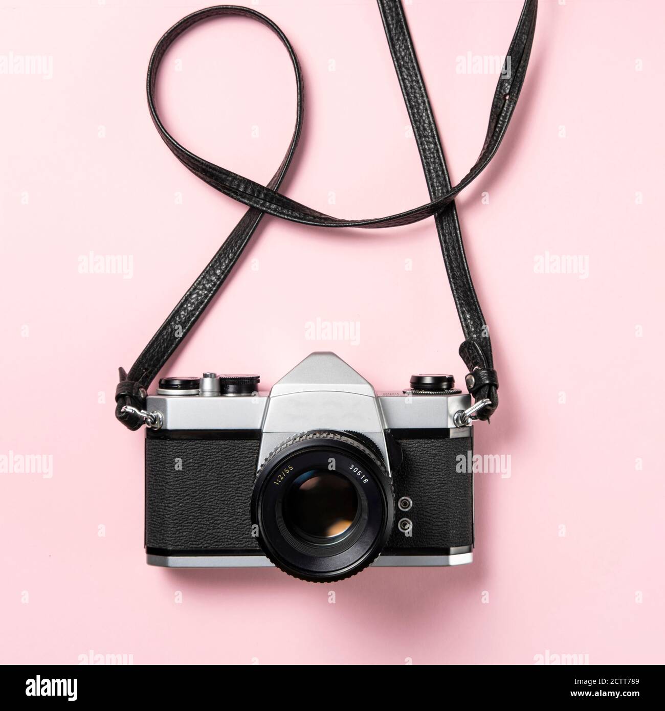 Vintage SLR camera on pink background Stock Photo - Alamy