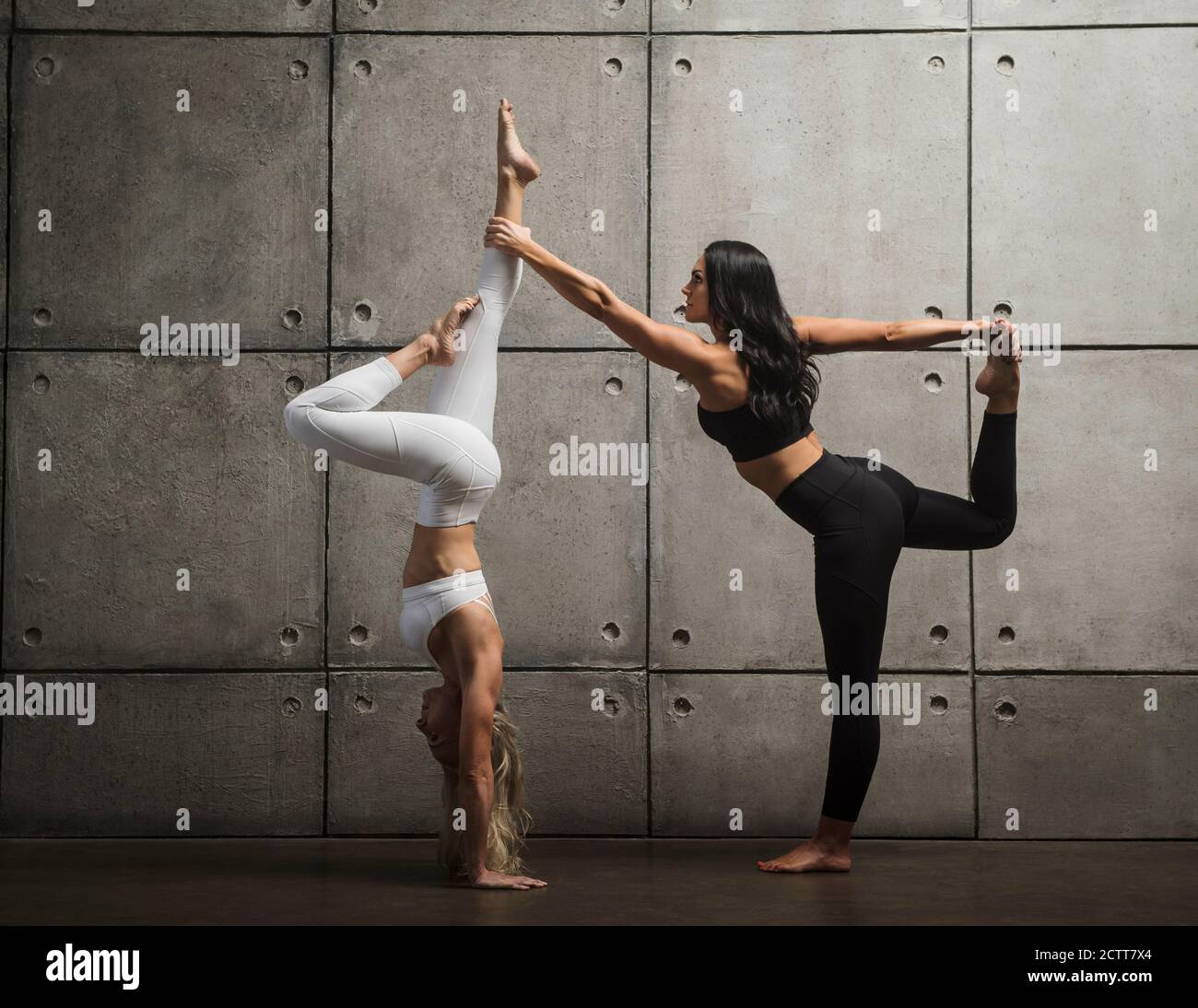 Two women exercising together Stock Photo - Alamy