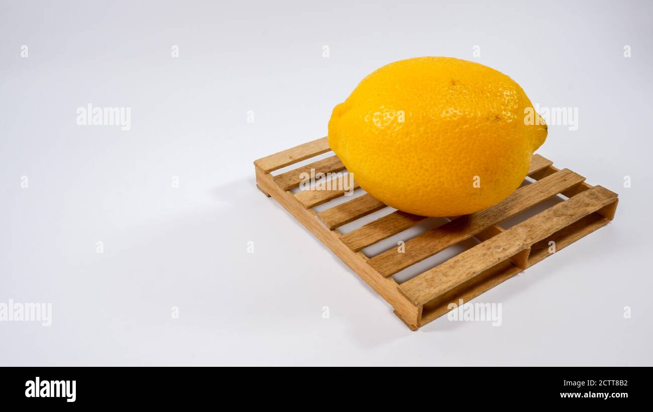 Lemon on a mini palette Stock Photo - Alamy