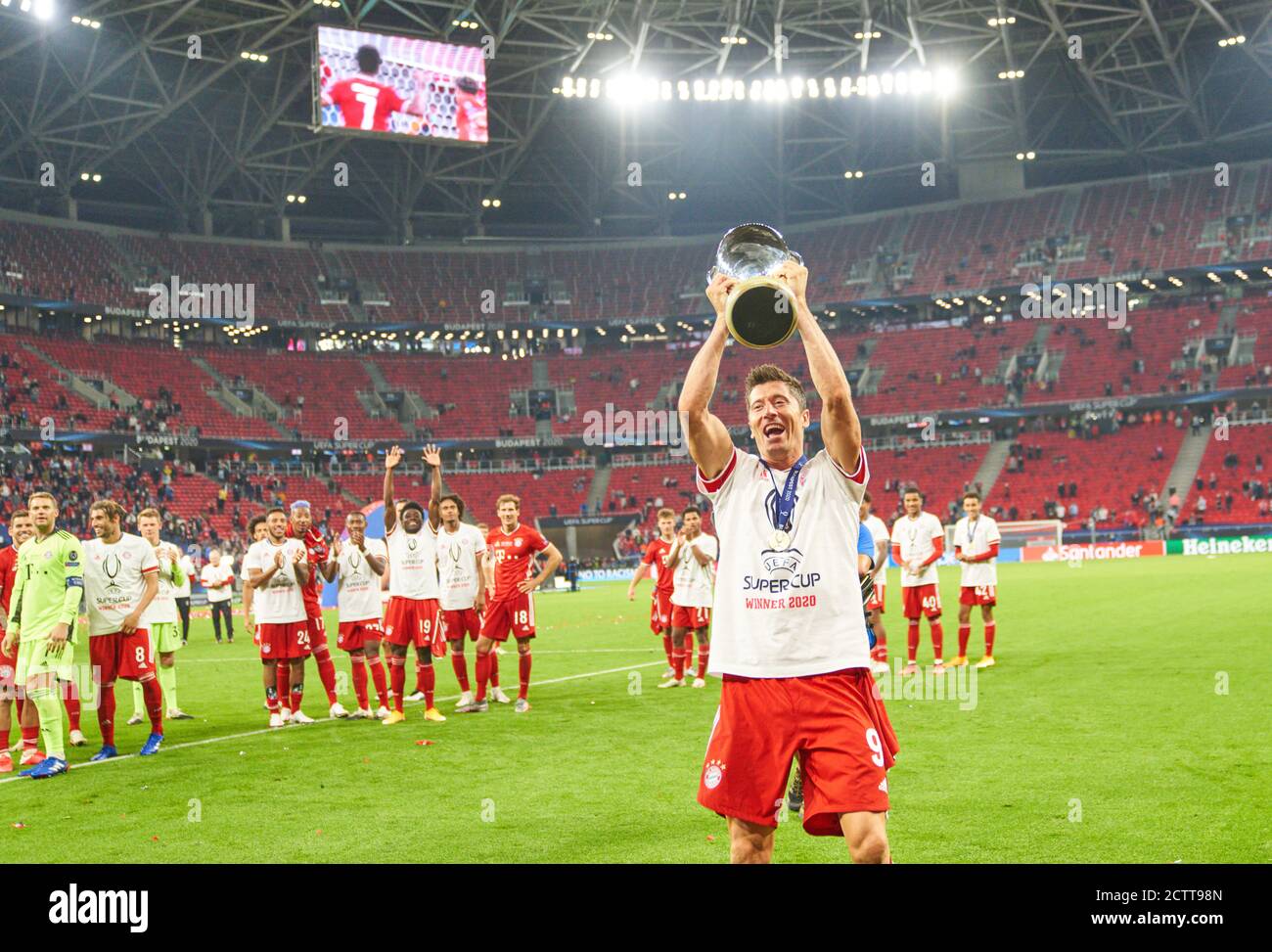 Lewandowski bayern munich trophy hi-res stock photography and images ...