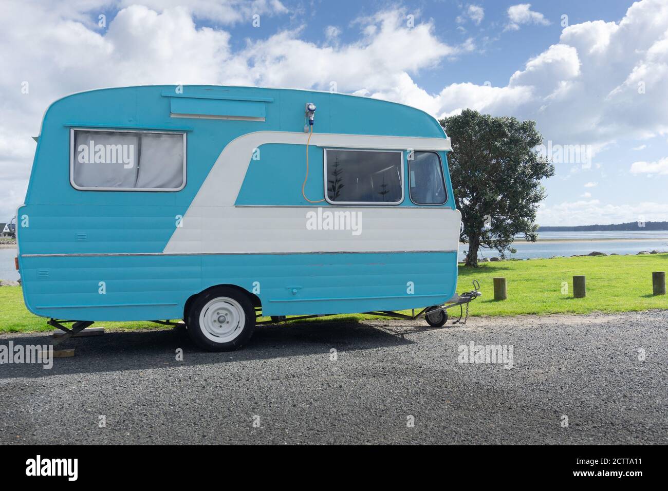 Retro caravan hi-res stock photography and images - Alamy