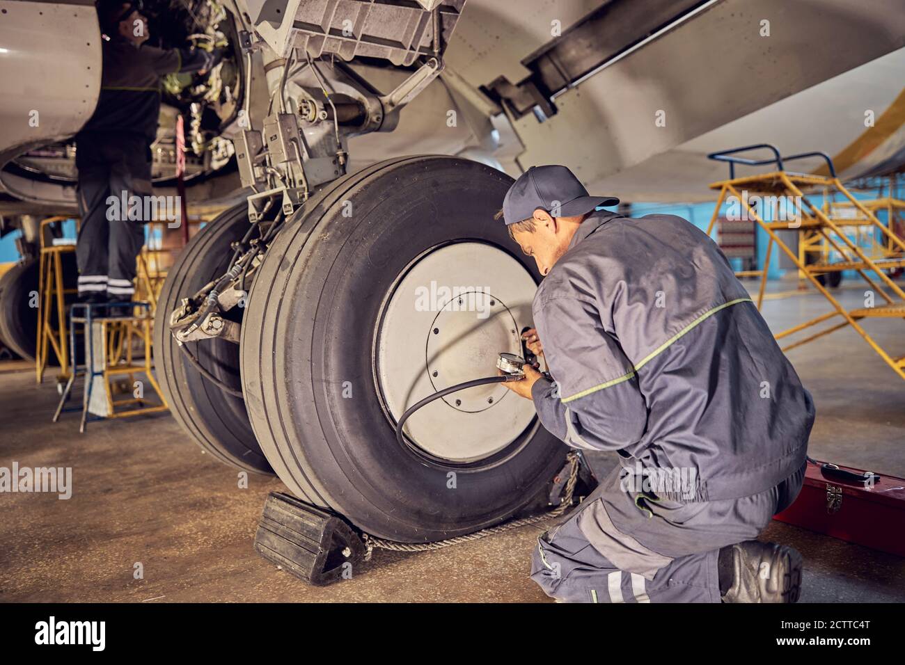 Plane mechanic hi-res stock photography and images - Alamy