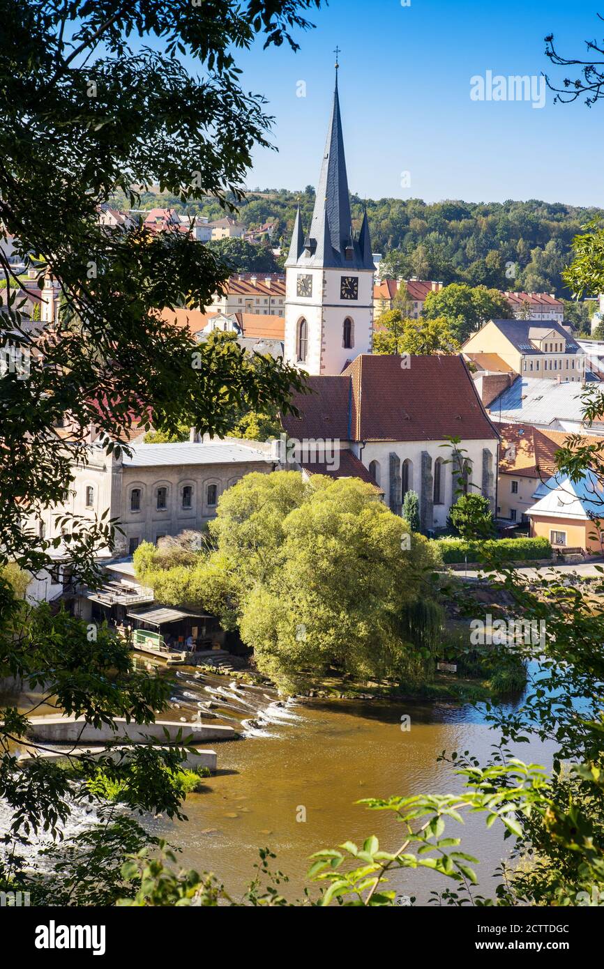 kostel sv. Petra a Pavla, reka Sazava, Ledec nad Sazavou, Kraj Vysocina ...