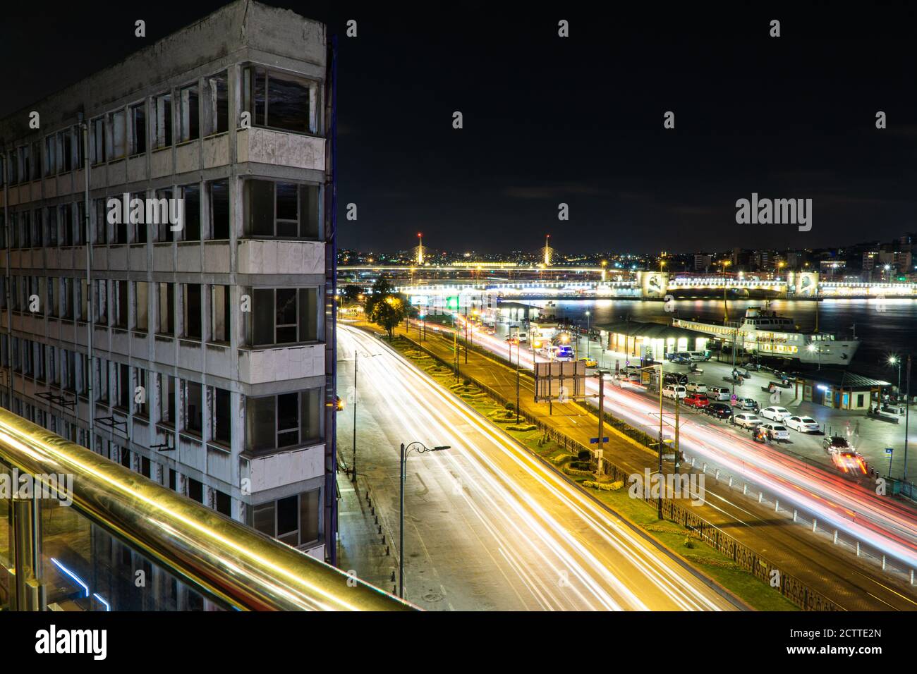Golden street light hi-res stock photography and images - Alamy