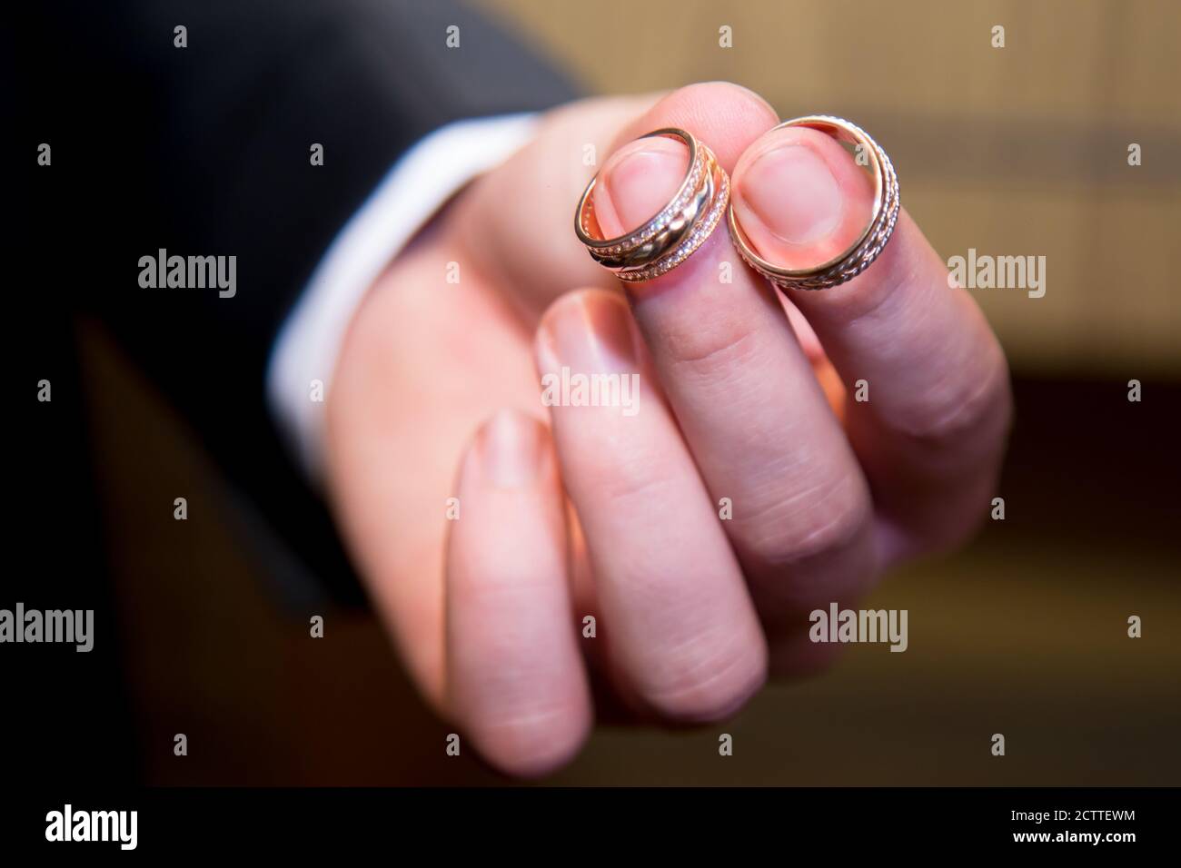 Mans hand and ring hi-res stock photography and images - Alamy