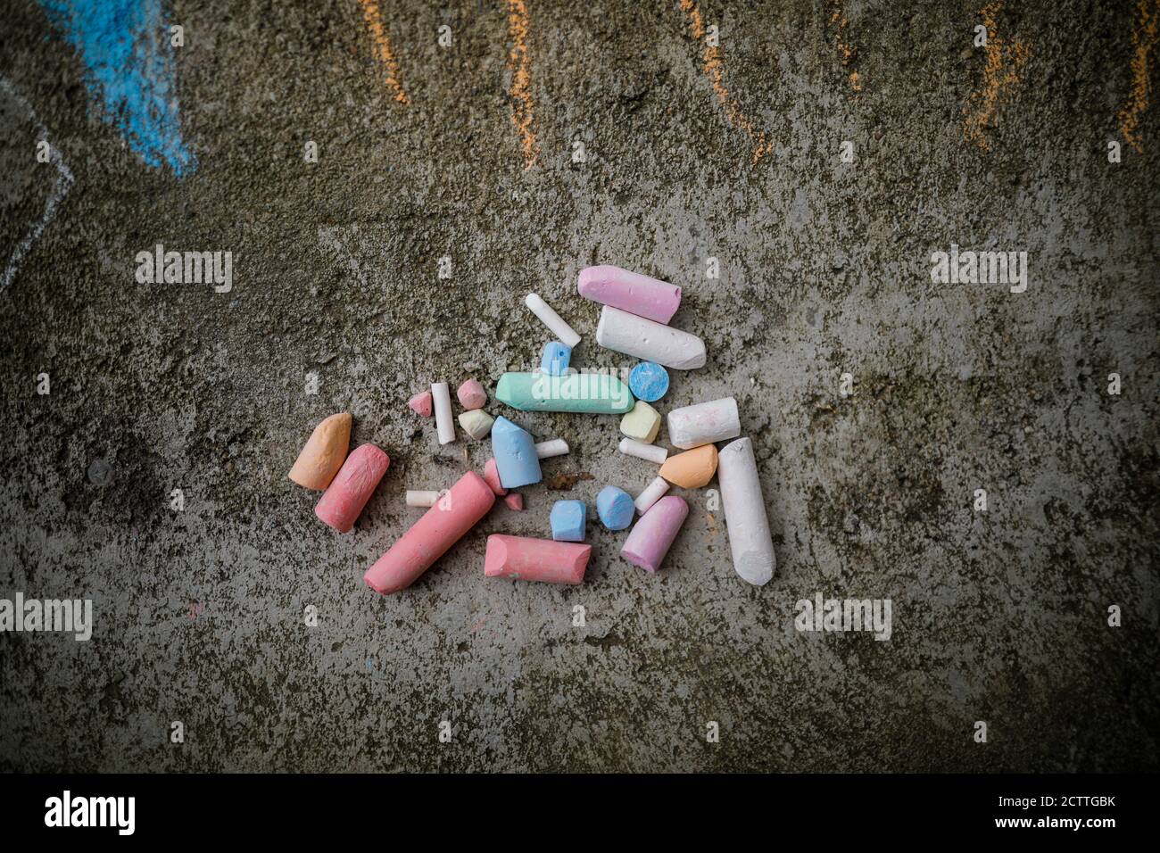 Chalk pavement drawings hi-res stock photography and images - Alamy