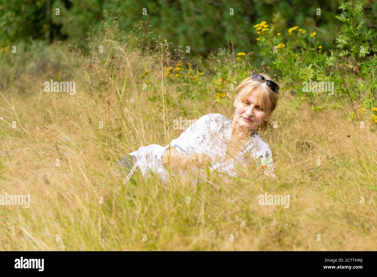 Senior woman in nature. Outdoor healthy lifestyle Stock Photo - Alamy