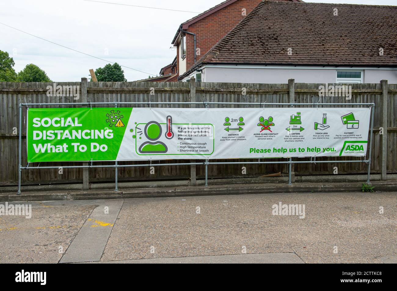 Staines-upon-Thames, Surrey, UK. 17th June, 2020. A social distancing ...
