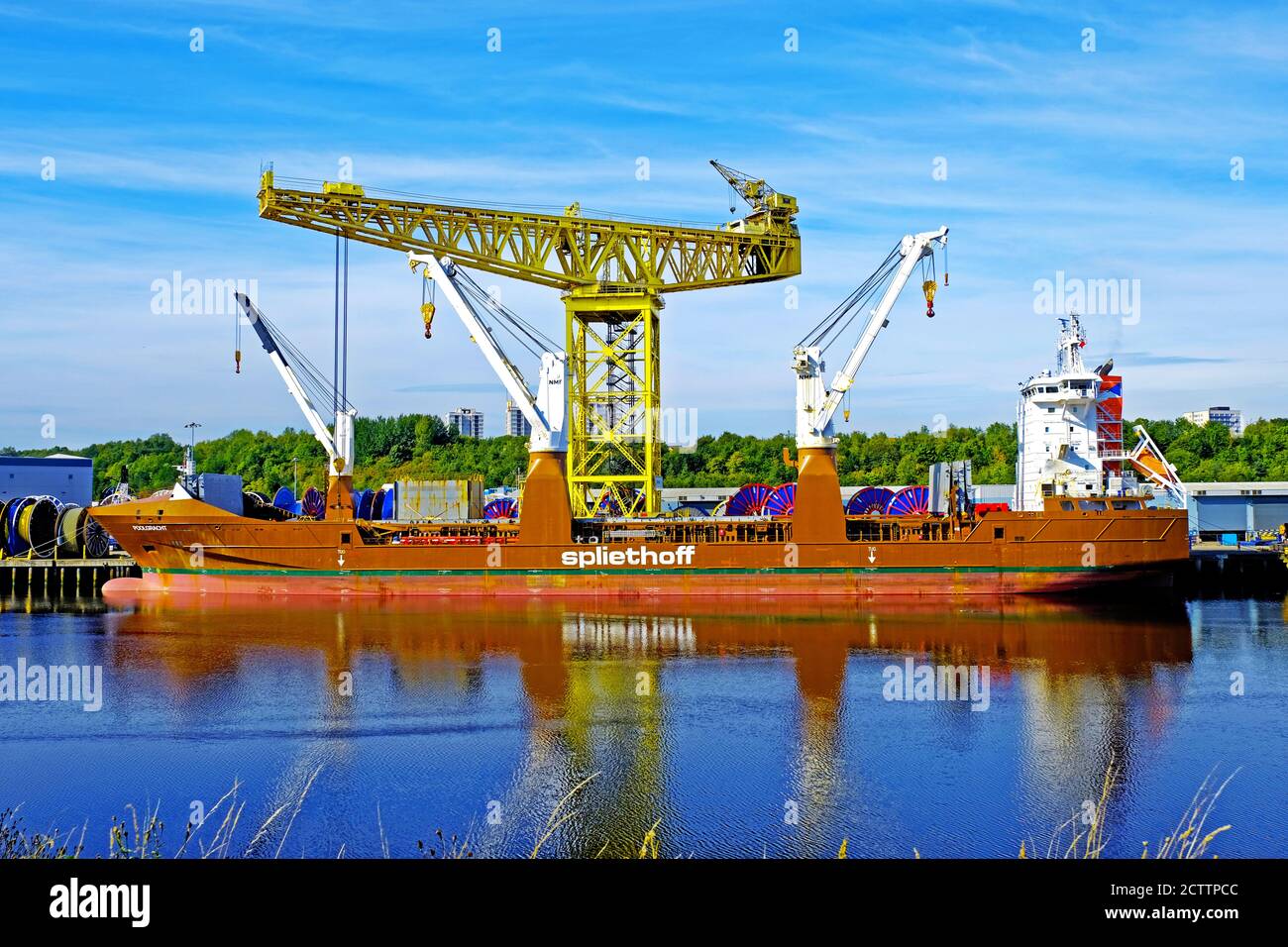 General cargo ship Poolgracht from the Spliethoff Group loading ...