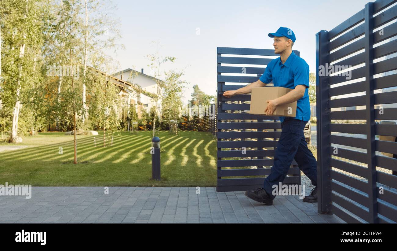 Delivery man parcel box knocking hi-res stock photography and images ...