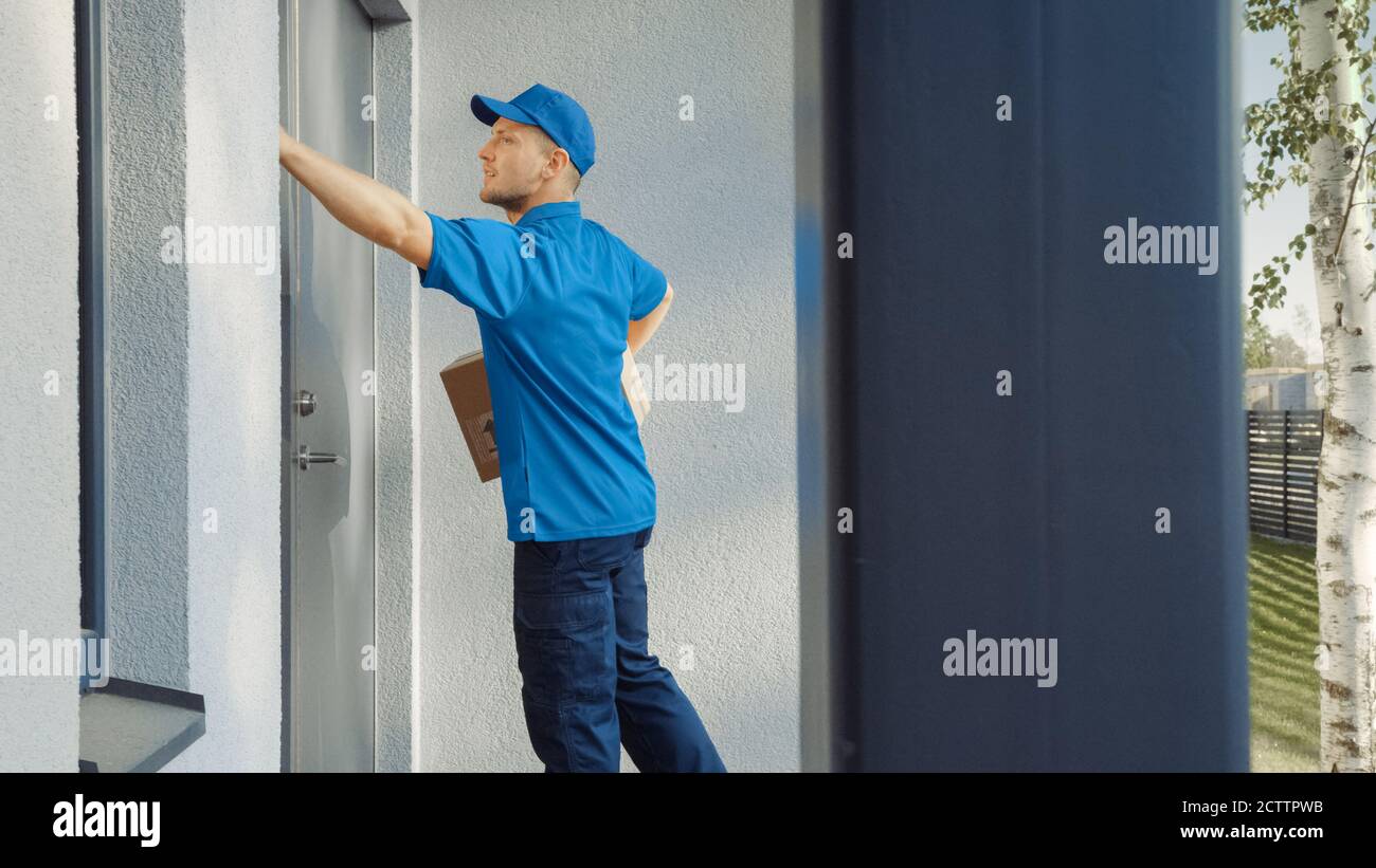 Delivery man parcel box knocking hi-res stock photography and images ...
