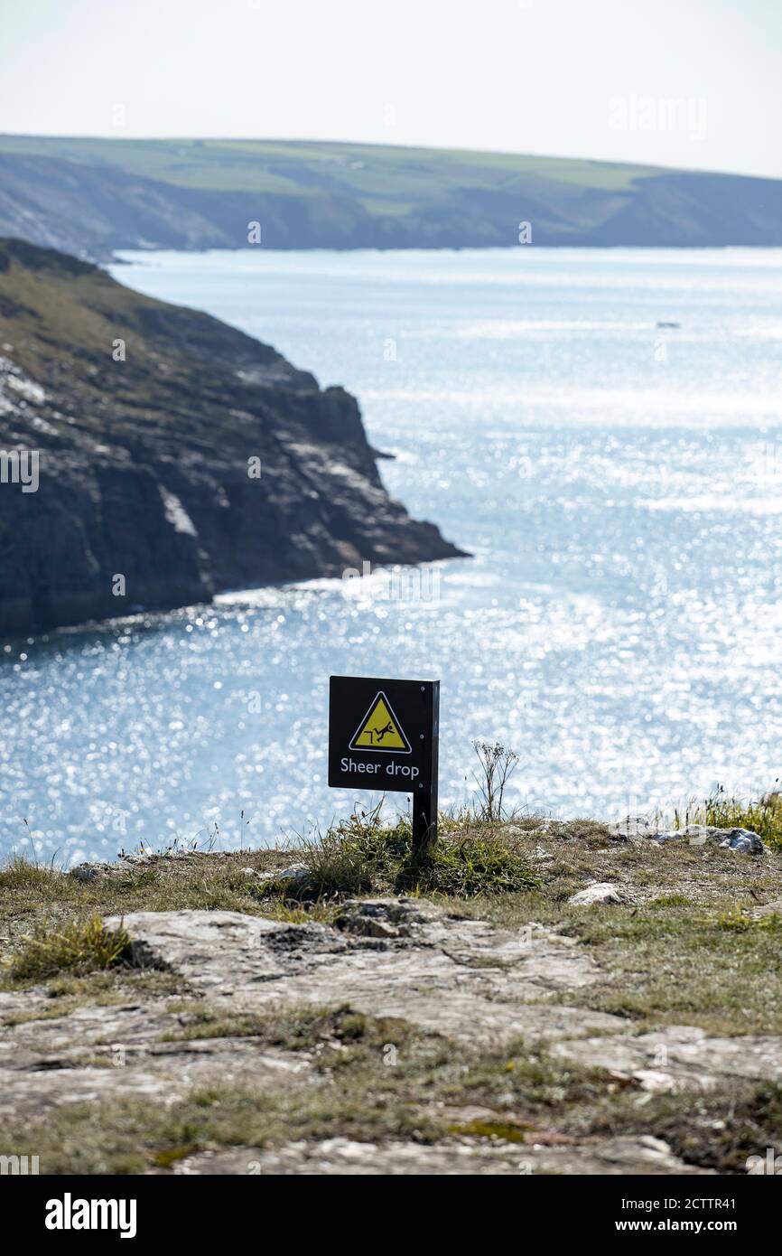 Cliff edge drop hi-res stock photography and images - Alamy