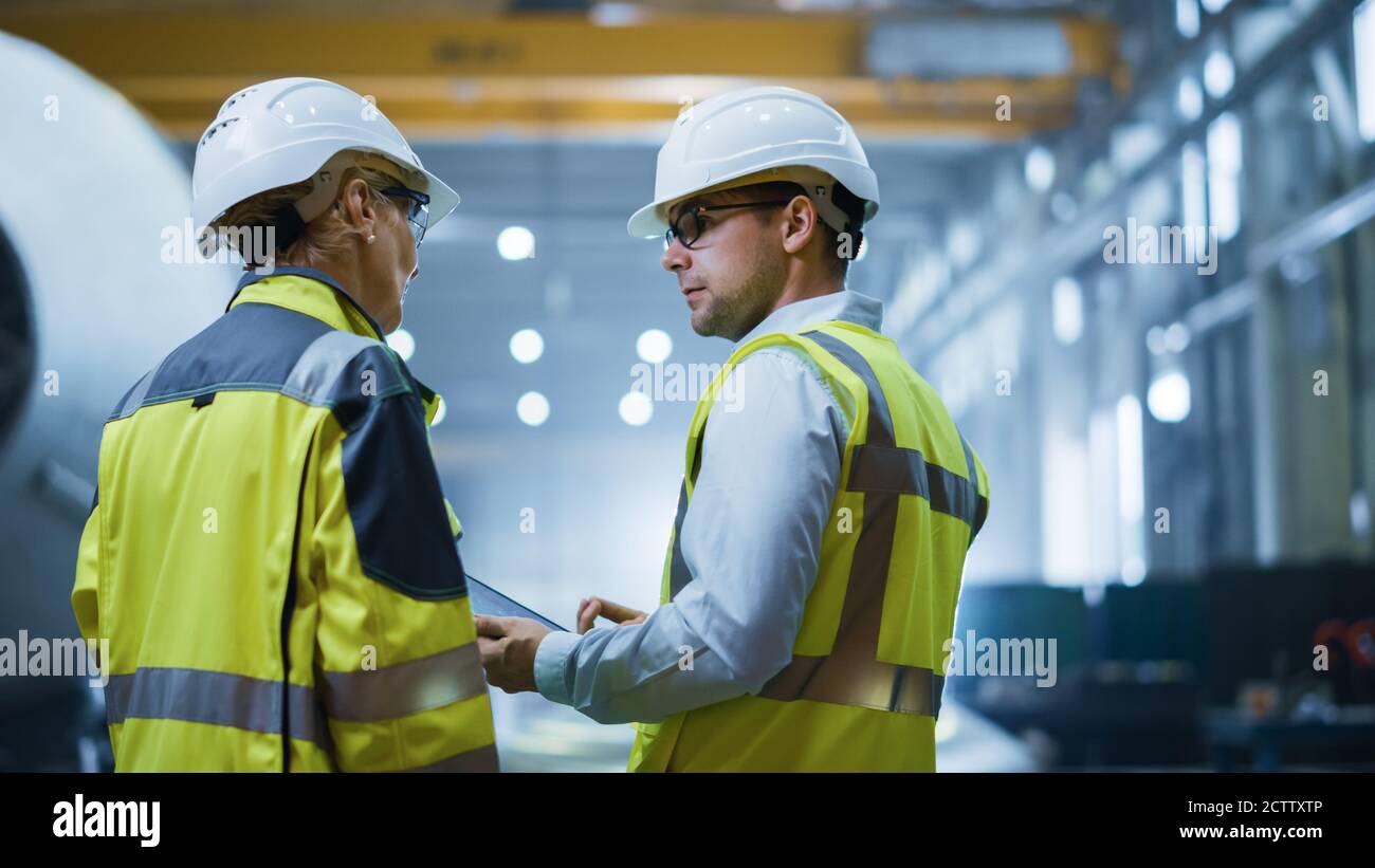Two engineers work together hi-res stock photography and images - Alamy