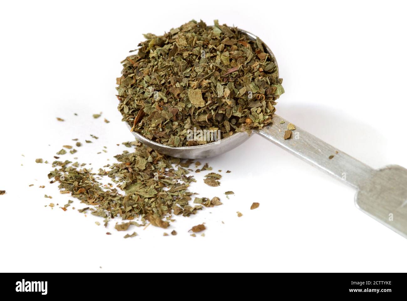 A teaspoon full of dried basil leaf Stock Photo - Alamy