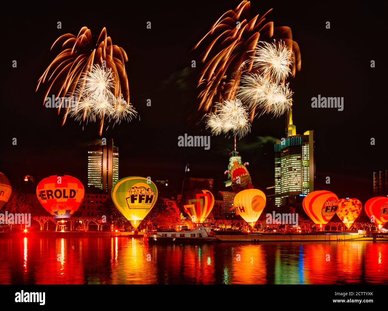 Skyscraper festival in Frankfurt am Main: Fireworks show above the city ...